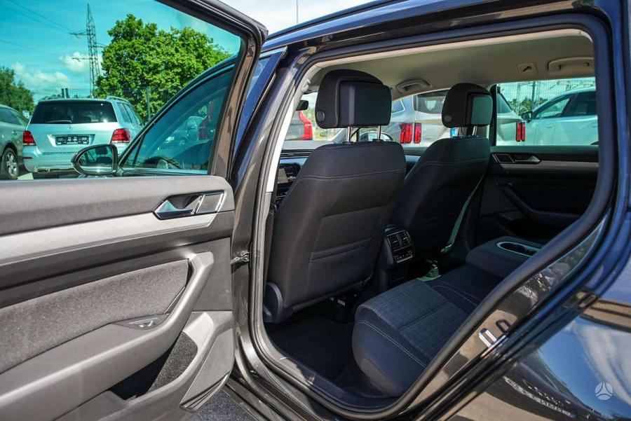 Pelēks Volkswagen Passat 2021 Marijampole, ar dzinēja tilpumu 1.97 L un nobraukumu 196 tūkst. km par 14950 €, foto 33 vietnē AUTOMOTO.COM.LV