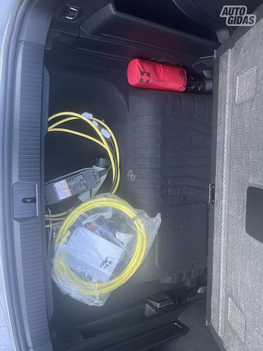 Grey Volkswagen Passat 2021 in Trakai, with an engine capacity of 1.40 L and mileage of 205 thousand km for 13200 €, photo 19 on AUTOMOTO.COM.LV