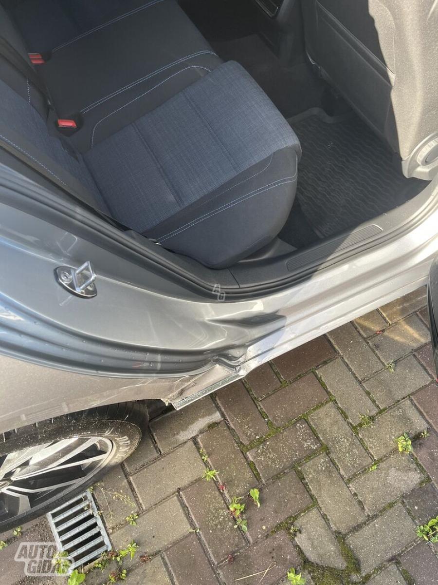 Grey Volkswagen Passat 2021 in Trakai, with an engine capacity of 1.40 L and mileage of 205 thousand km for 13200 €, photo 20 on AUTOMOTO.COM.LV