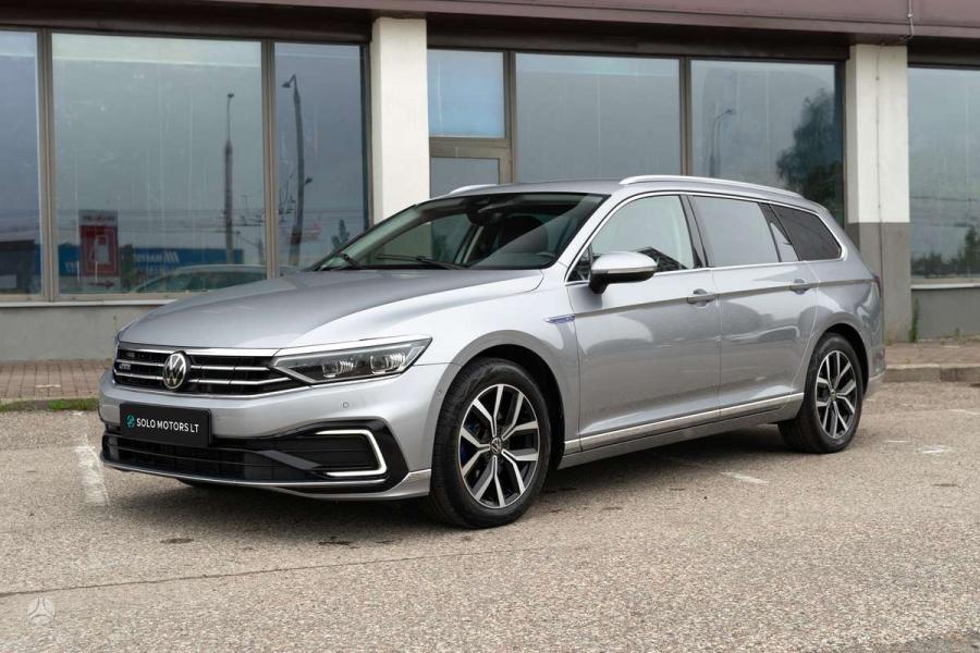 Grey Volkswagen Passat 2021 in Vilnius, with an engine capacity of 1.40 L and mileage of 174 thousand km for 17700 €, photo 1 on AUTOMOTO.COM.LV
