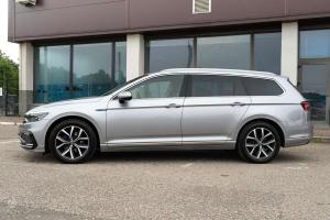 Grey Volkswagen Passat 2021 in Vilnius, with an engine capacity of 1.40 L and mileage of 174 thousand km for 17700 €, photo 3 on AUTOMOTO.COM.LV