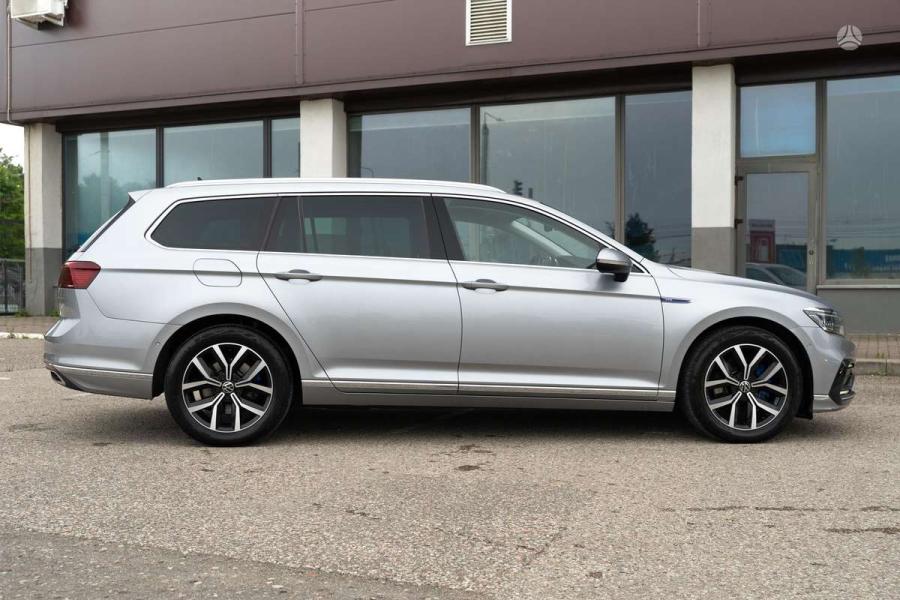 Grey Volkswagen Passat 2021 in Vilnius, with an engine capacity of 1.40 L and mileage of 174 thousand km for 17700 €, photo 8 on AUTOMOTO.COM.LV