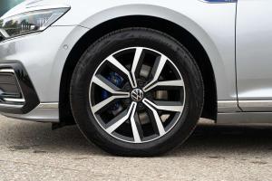 Grey Volkswagen Passat 2021 in Vilnius, with an engine capacity of 1.40 L and mileage of 174 thousand km for 17700 €, photo 12 on AUTOMOTO.COM.LV