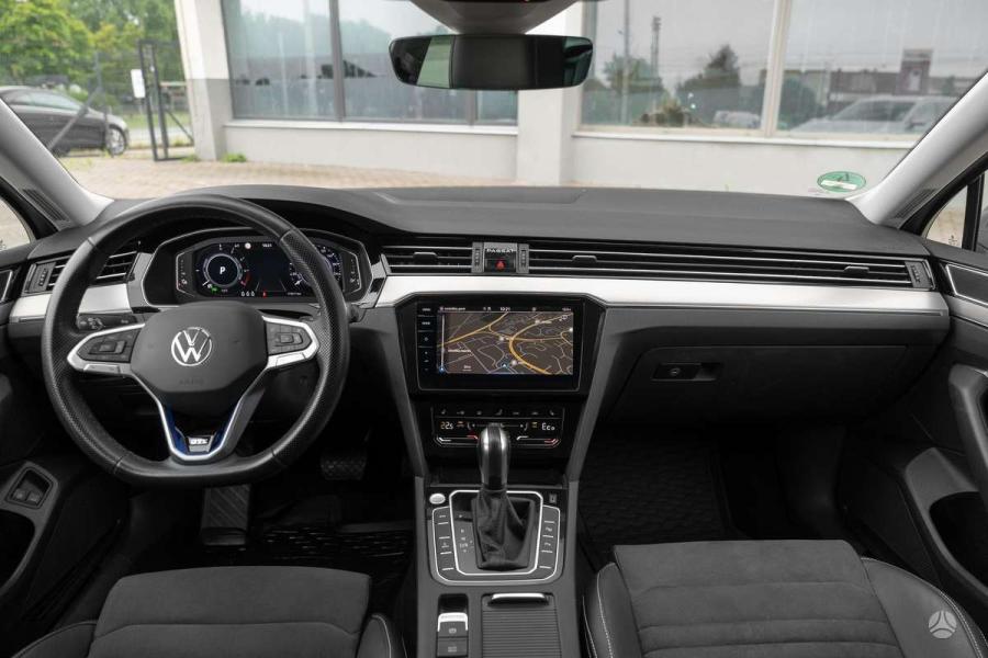 Grey Volkswagen Passat 2021 in Vilnius, with an engine capacity of 1.40 L and mileage of 174 thousand km for 17700 €, photo 16 on AUTOMOTO.COM.LV