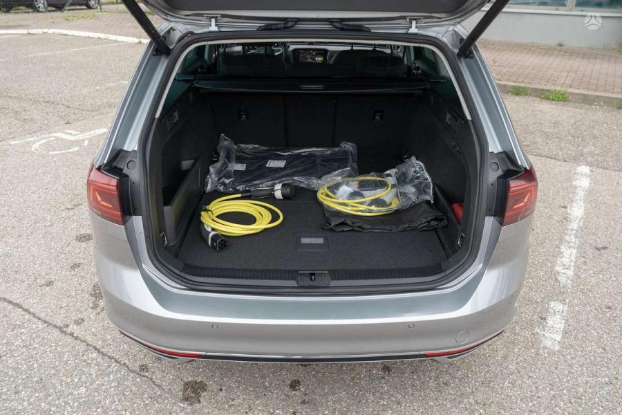 Grey Volkswagen Passat 2021 in Vilnius, with an engine capacity of 1.40 L and mileage of 174 thousand km for 17700 €, photo 18 on AUTOMOTO.COM.LV