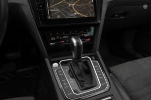 Grey Volkswagen Passat 2021 in Vilnius, with an engine capacity of 1.40 L and mileage of 174 thousand km for 17700 €, photo 33 on AUTOMOTO.COM.LV
