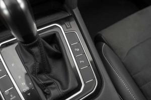 Grey Volkswagen Passat 2021 in Vilnius, with an engine capacity of 1.40 L and mileage of 174 thousand km for 17700 €, photo 34 on AUTOMOTO.COM.LV