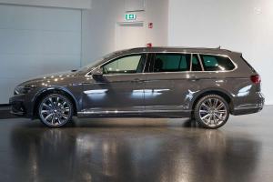 Pelēks Volkswagen Passat 2021 Viļņa, ar dzinēja tilpumu 1.40 L un nobraukumu 138 tūkst. km par 19600 €, foto 3 vietnē AUTOMOTO.COM.LV
