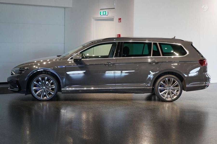 Pelēks Volkswagen Passat 2021 Viļņa, ar dzinēja tilpumu 1.40 L un nobraukumu 138 tūkst. km par 19600 €, foto 3 vietnē AUTOMOTO.COM.LV