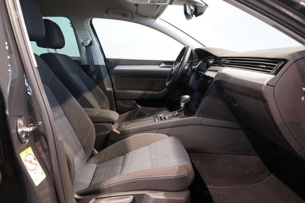 Pelēks Volkswagen Passat 2021 Viļņa, ar dzinēja tilpumu 1.40 L un nobraukumu 138 tūkst. km par 19600 €, foto 10 vietnē AUTOMOTO.COM.LV