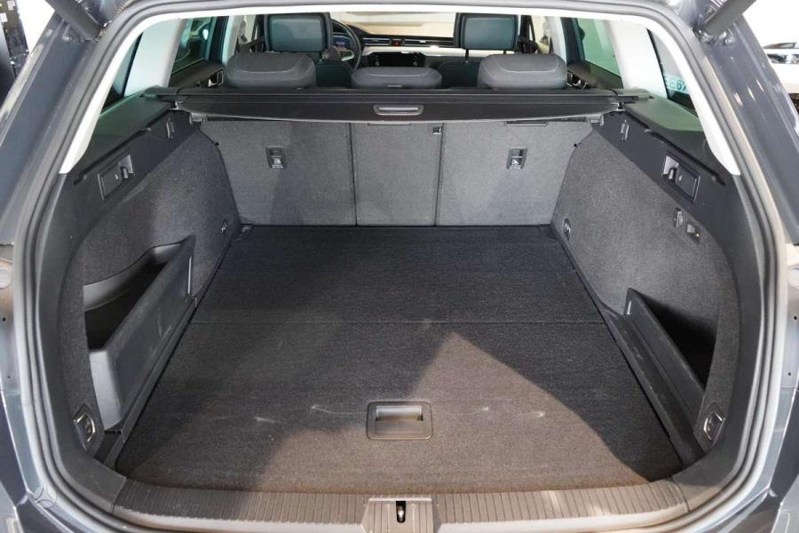 Pelēks Volkswagen Passat 2021 Viļņa, ar dzinēja tilpumu 1.40 L un nobraukumu 138 tūkst. km par 19600 €, foto 15 vietnē AUTOMOTO.COM.LV