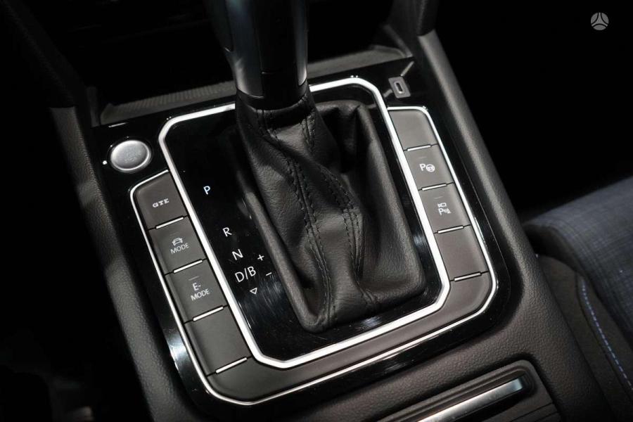 Pelēks Volkswagen Passat 2021 Viļņa, ar dzinēja tilpumu 1.40 L un nobraukumu 138 tūkst. km par 19600 €, foto 26 vietnē AUTOMOTO.COM.LV