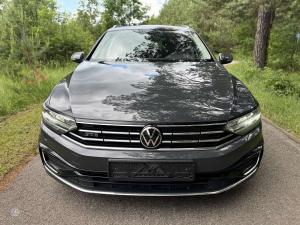 Grey Volkswagen Passat 2021 in Vilnius, with an engine capacity of 1.40 L and mileage of 199 thousand km for 14950 €, photo 3 on AUTOMOTO.COM.LV