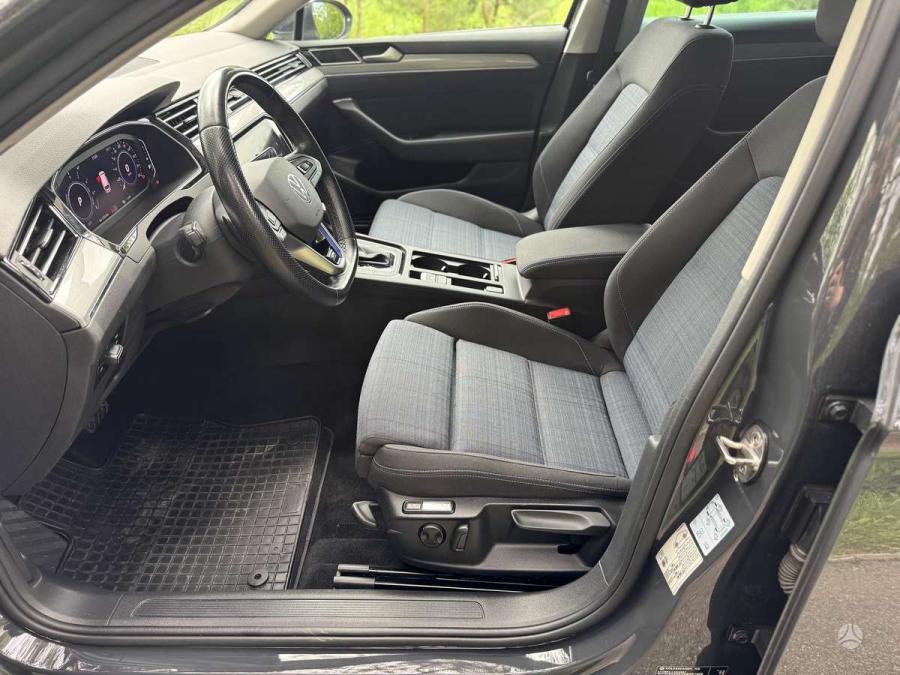 Grey Volkswagen Passat 2021 in Vilnius, with an engine capacity of 1.40 L and mileage of 199 thousand km for 14950 €, photo 9 on AUTOMOTO.COM.LV
