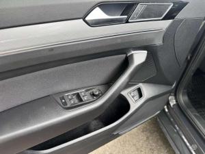 Grey Volkswagen Passat 2021 in Vilnius, with an engine capacity of 1.40 L and mileage of 199 thousand km for 14950 €, photo 10 on AUTOMOTO.COM.LV