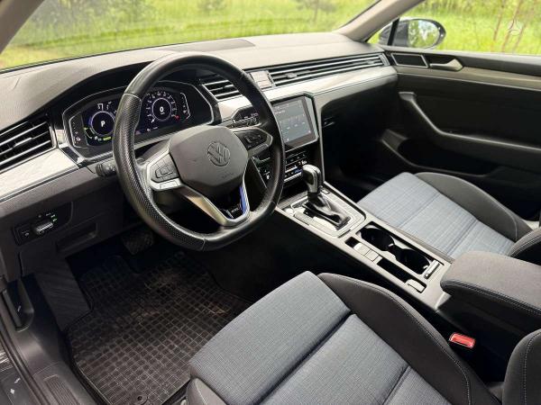 Pelēks Volkswagen Passat 2021 Viļņa, ar dzinēja tilpumu 1.40 L un nobraukumu 199 tūkst. km par 14950 €, foto 10 vietnē AUTOMOTO.COM.LV