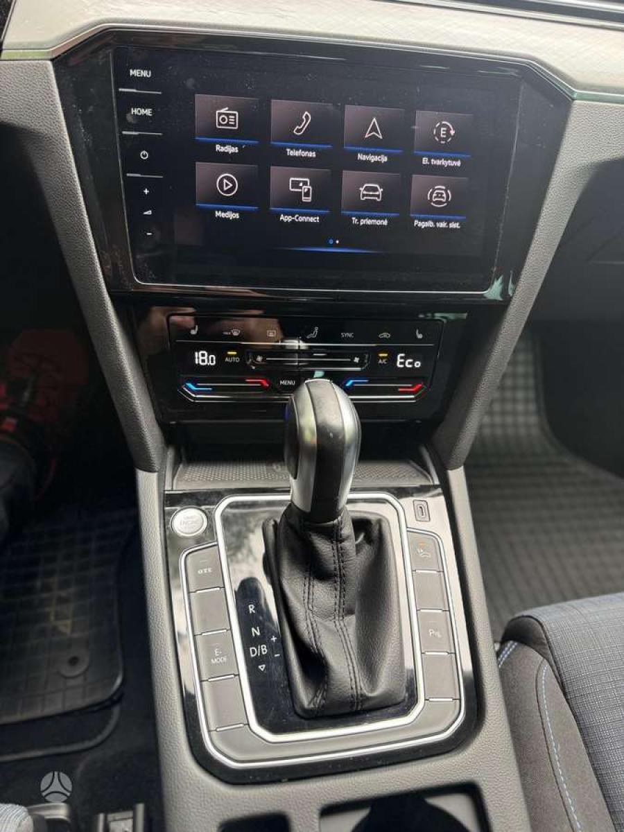 Grey Volkswagen Passat 2021 in Vilnius, with an engine capacity of 1.40 L and mileage of 199 thousand km for 14950 €, photo 13 on AUTOMOTO.COM.LV