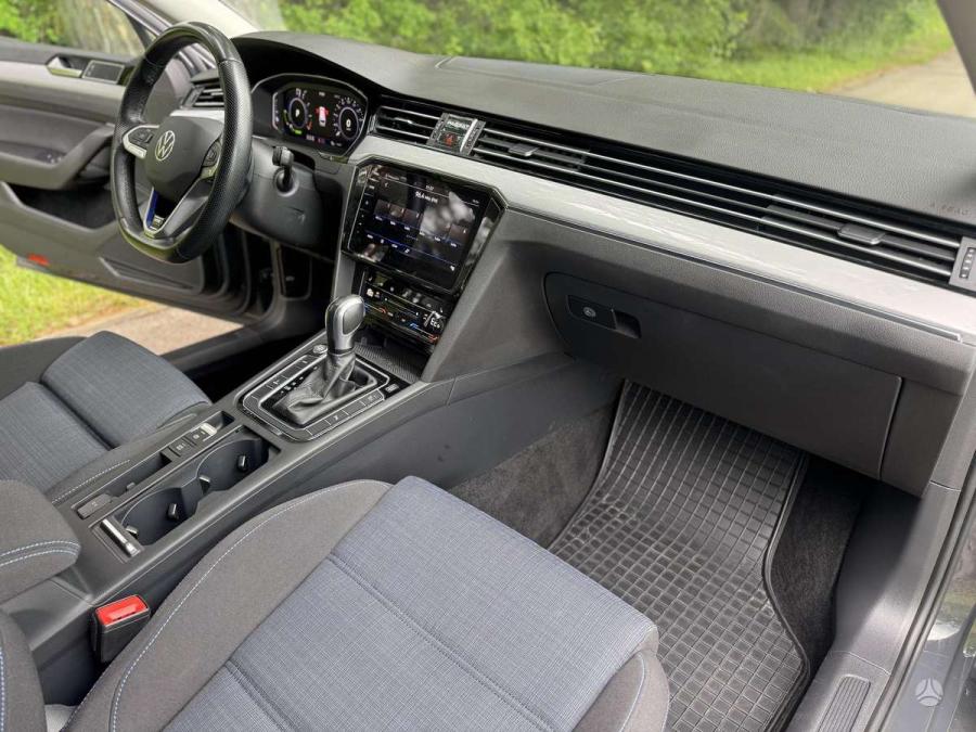 Grey Volkswagen Passat 2021 in Vilnius, with an engine capacity of 1.40 L and mileage of 199 thousand km for 14950 €, photo 14 on AUTOMOTO.COM.LV