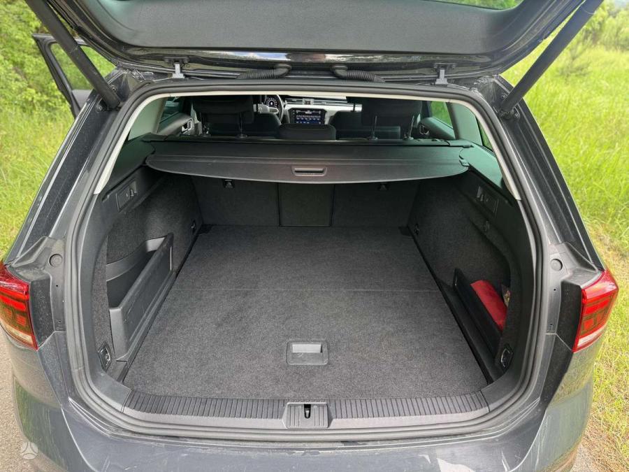 Grey Volkswagen Passat 2021 in Vilnius, with an engine capacity of 1.40 L and mileage of 199 thousand km for 14950 €, photo 18 on AUTOMOTO.COM.LV