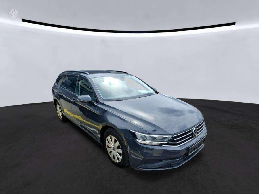 Grey Volkswagen Passat 2021 in Vilnius, with an engine capacity of 1.97 L and mileage of 144 thousand km for 15800 €, photo 3 on AUTOMOTO.COM.LV