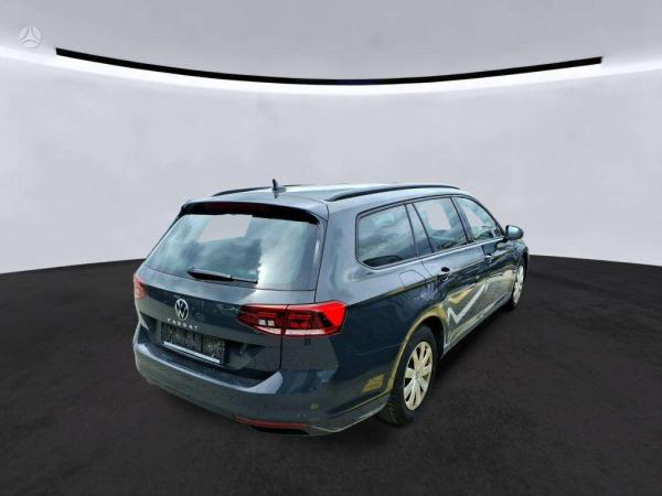 Grey Volkswagen Passat 2021 in Vilnius, with an engine capacity of 1.97 L and mileage of 144 thousand km for 15800 €, photo 3 on AUTOMOTO.COM.LV