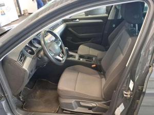 Grey Volkswagen Passat 2021 in Vilnius, with an engine capacity of 1.97 L and mileage of 144 thousand km for 15800 €, photo 6 on AUTOMOTO.COM.LV