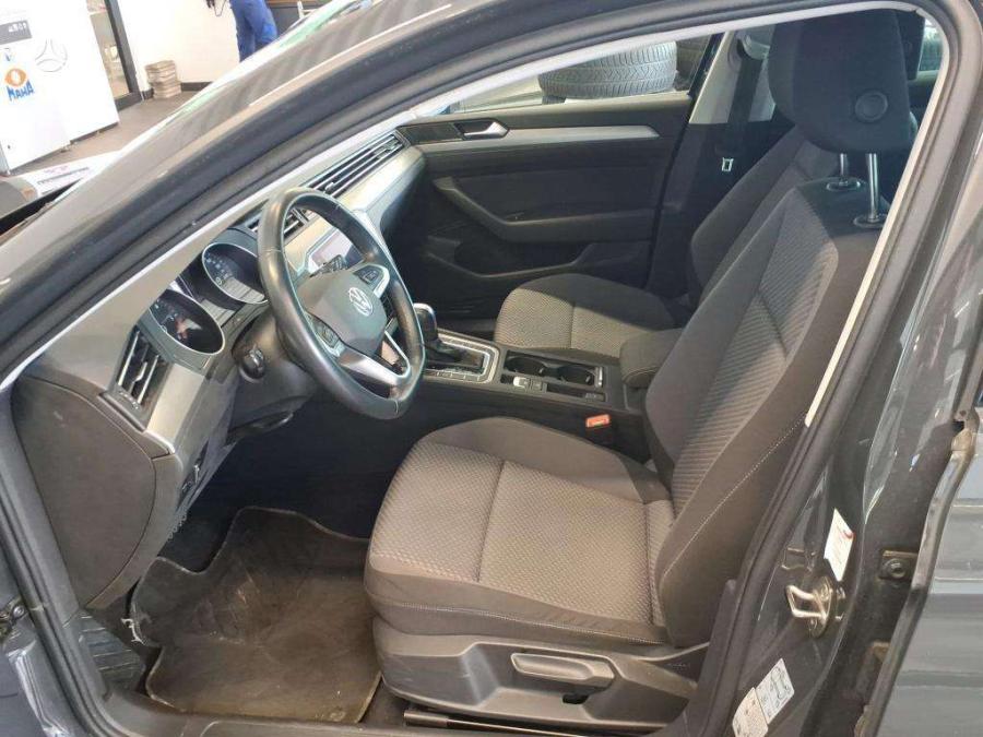 Grey Volkswagen Passat 2021 in Vilnius, with an engine capacity of 1.97 L and mileage of 144 thousand km for 15800 €, photo 6 on AUTOMOTO.COM.LV