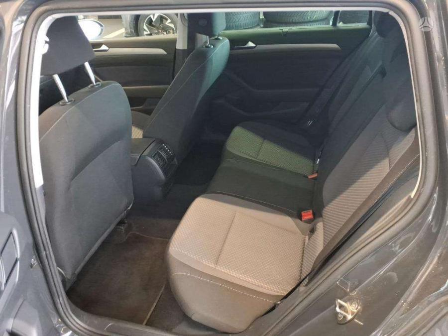 Grey Volkswagen Passat 2021 in Vilnius, with an engine capacity of 1.97 L and mileage of 144 thousand km for 15800 €, photo 8 on AUTOMOTO.COM.LV