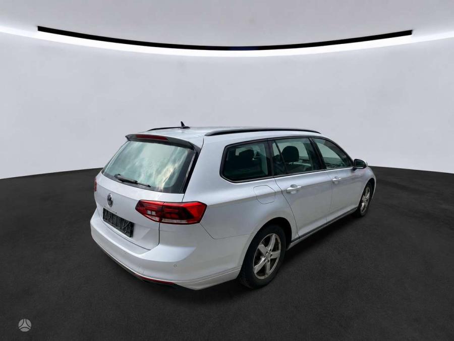 Grey Volkswagen Passat 2021 in Vilnius, with an engine capacity of 1.97 L and mileage of 141 thousand km for 14900 €, photo 3 on AUTOMOTO.COM.LV