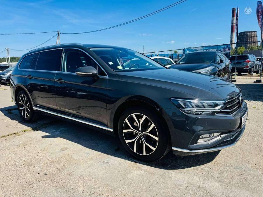 Grey Volkswagen Passat 2021 in Kaunas, with an engine capacity of 1.97 L and mileage of 250 thousand km for 14000 €, photo 4 on AUTOMOTO.COM.LV