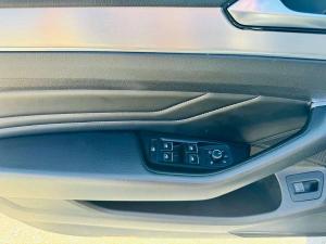 Grey Volkswagen Passat 2021 in Kaunas, with an engine capacity of 1.97 L and mileage of 250 thousand km for 14000 €, photo 10 on AUTOMOTO.COM.LV