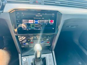 Grey Volkswagen Passat 2021 in Kaunas, with an engine capacity of 1.97 L and mileage of 250 thousand km for 14000 €, photo 16 on AUTOMOTO.COM.LV