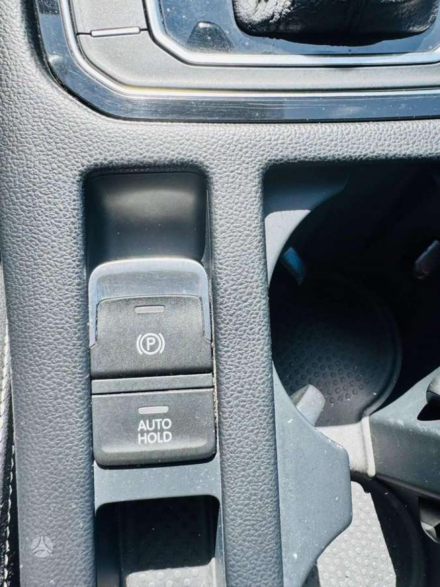 Grey Volkswagen Passat 2021 in Kaunas, with an engine capacity of 1.97 L and mileage of 250 thousand km for 14000 €, photo 17 on AUTOMOTO.COM.LV