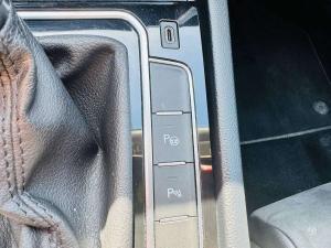 Grey Volkswagen Passat 2021 in Kaunas, with an engine capacity of 1.97 L and mileage of 250 thousand km for 14000 €, photo 18 on AUTOMOTO.COM.LV
