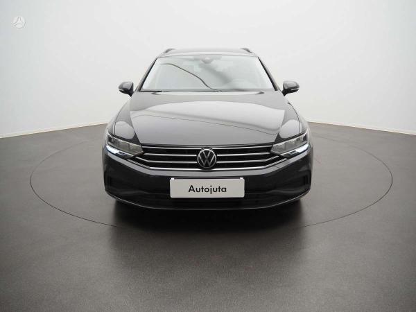 Volkswagen Passat 2021 in Vilnius on AUTOMOTO.COM.LV Grey Volkswagen Passat 2021 in Vilnius, with an engine capacity of 1.97 L and mileage of 144 thousand km for 15800 €, photo 3 on AUTOMOTO.COM.LV