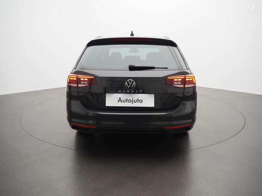 Grey Volkswagen Passat 2021 in Vilnius, with an engine capacity of 1.97 L and mileage of 144 thousand km for 15800 €, photo 6 on AUTOMOTO.COM.LV