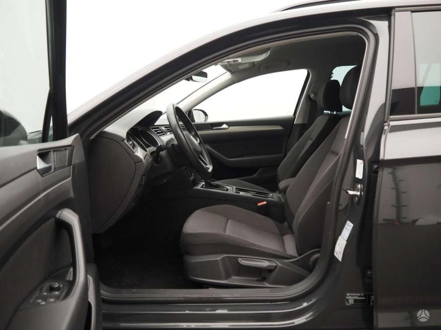 Grey Volkswagen Passat 2021 in Vilnius, with an engine capacity of 1.97 L and mileage of 144 thousand km for 15800 €, photo 9 on AUTOMOTO.COM.LV