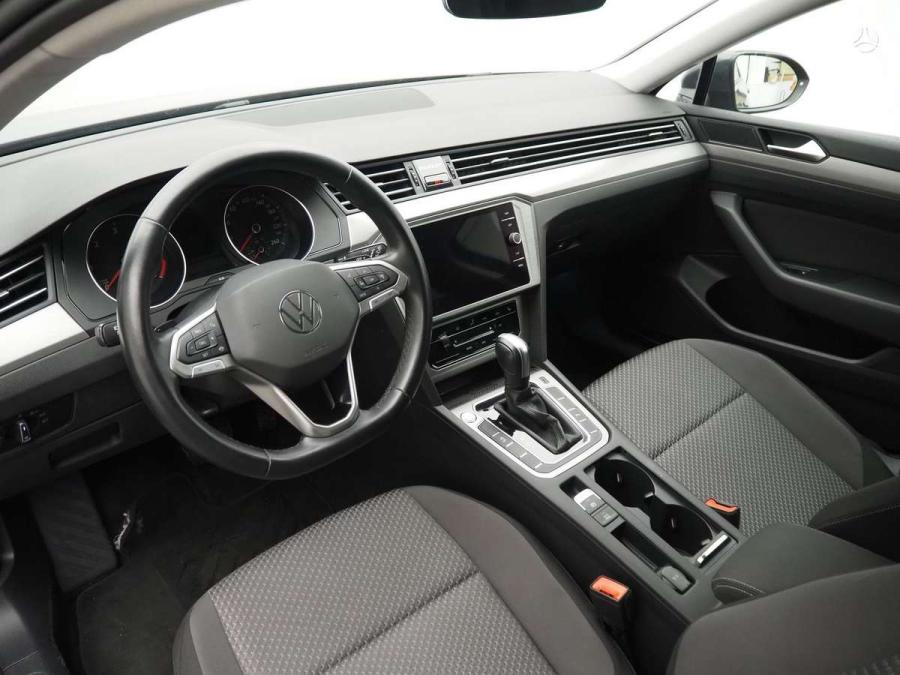 Grey Volkswagen Passat 2021 in Vilnius, with an engine capacity of 1.97 L and mileage of 144 thousand km for 15800 €, photo 10 on AUTOMOTO.COM.LV
