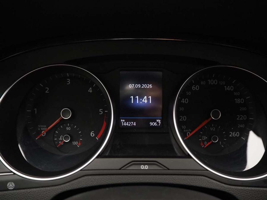 Grey Volkswagen Passat 2021 in Vilnius, with an engine capacity of 1.97 L and mileage of 144 thousand km for 15800 €, photo 23 on AUTOMOTO.COM.LV