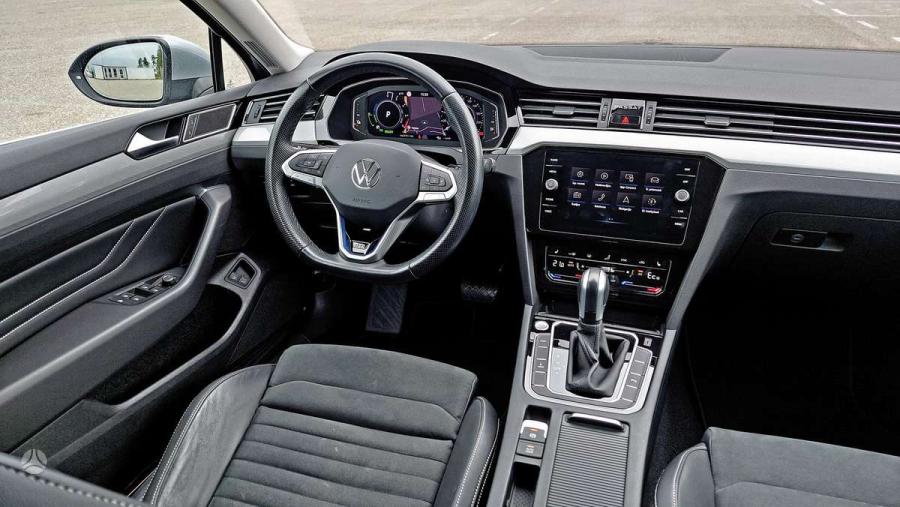 Pelēks Volkswagen Passat 2021 Viļņa, ar dzinēja tilpumu 1.40 L un nobraukumu 165 tūkst. km par 15500 €, foto 35 vietnē AUTOMOTO.COM.LV