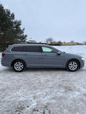 Grey Volkswagen Passat 2022 in Taurage, with an engine capacity of 2.00 L and mileage of 269 thousand km for 15400 €, photo 5 on AUTOMOTO.COM.LV
