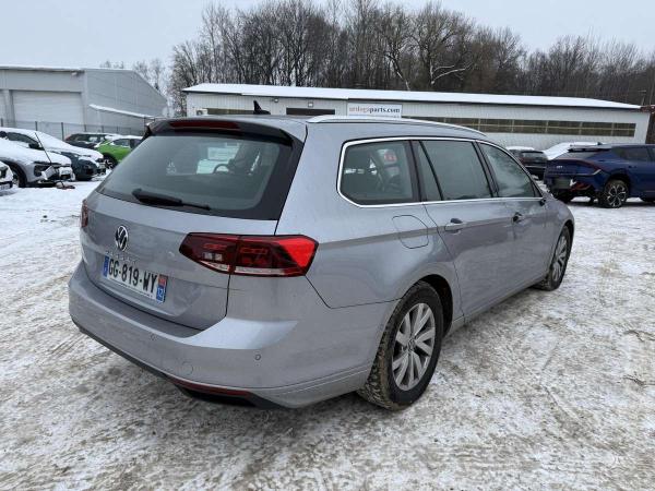 Grey Volkswagen Passat 2022 in Kaunas, with an engine capacity of 1.97 L and mileage of 177 thousand km for 12800 €, photo 5 on AUTOMOTO.COM.LV