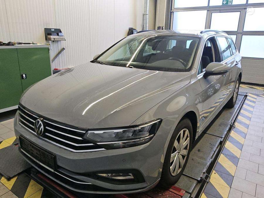 Grey Volkswagen Passat 2022 in Vilnius, with an engine capacity of 1.97 L and mileage of 197 thousand km for 14999 €, photo 1 on AUTOMOTO.COM.LV