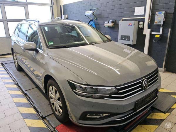 Grey Volkswagen Passat 2022 in Vilnius, with an engine capacity of 1.97 L and mileage of 197 thousand km for 14999 €, photo 2 on AUTOMOTO.COM.LV