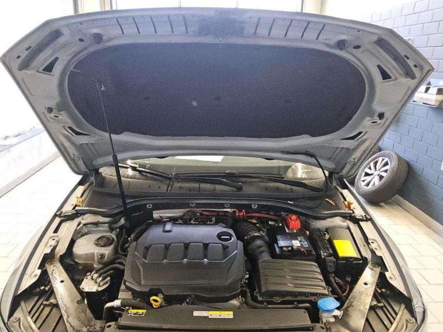 Grey Volkswagen Passat 2022 in Vilnius, with an engine capacity of 1.97 L and mileage of 197 thousand km for 14999 €, photo 14 on AUTOMOTO.COM.LV