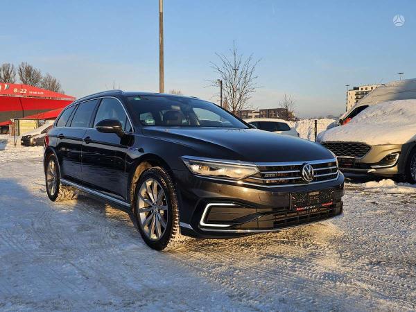 Pelēks Volkswagen Passat 2022 Viļņa, ar dzinēja tilpumu 1.40 L un nobraukumu 147 tūkst. km par 19000 €, foto 1 vietnē AUTOMOTO.COM.LV