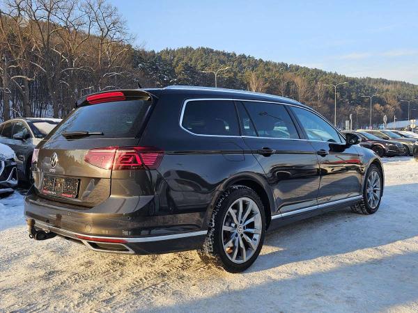 Pelēks Volkswagen Passat 2022 Viļņa, ar dzinēja tilpumu 1.40 L un nobraukumu 147 tūkst. km par 19000 €, foto 5 vietnē AUTOMOTO.COM.LV