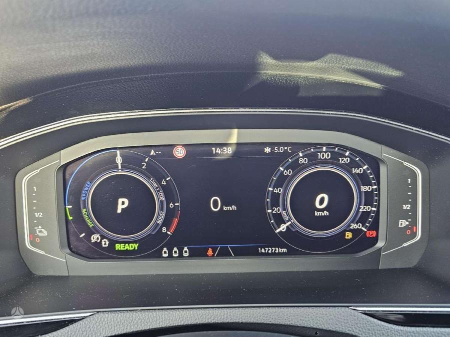 Grey Volkswagen Passat 2022 in Vilnius, with an engine capacity of 1.40 L and mileage of 147 thousand km for 19000 €, photo 7 on AUTOMOTO.COM.LV