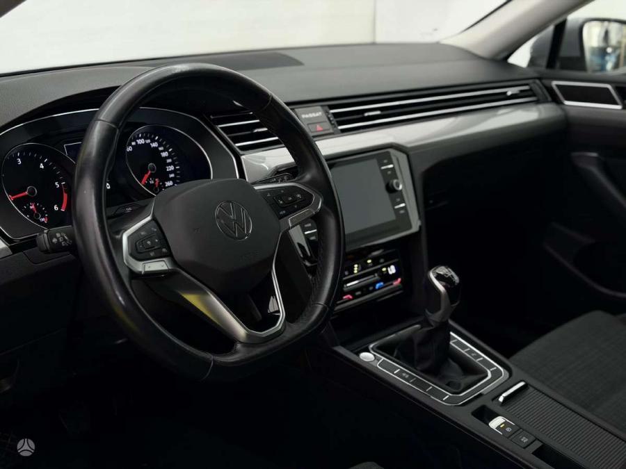 Grey Volkswagen Passat 2022 in Vilnius, with an engine capacity of 1.97 L and mileage of 144 thousand km for 15999 €, photo 9 on AUTOMOTO.COM.LV