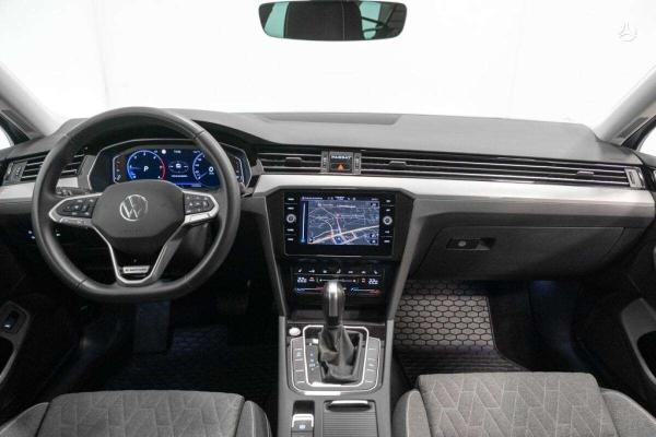 Grey Volkswagen Passat 2022 in Vilnius, with an engine capacity of 2.00 L and mileage of 156 thousand km for 18900 €, photo 9 on AUTOMOTO.COM.LV
